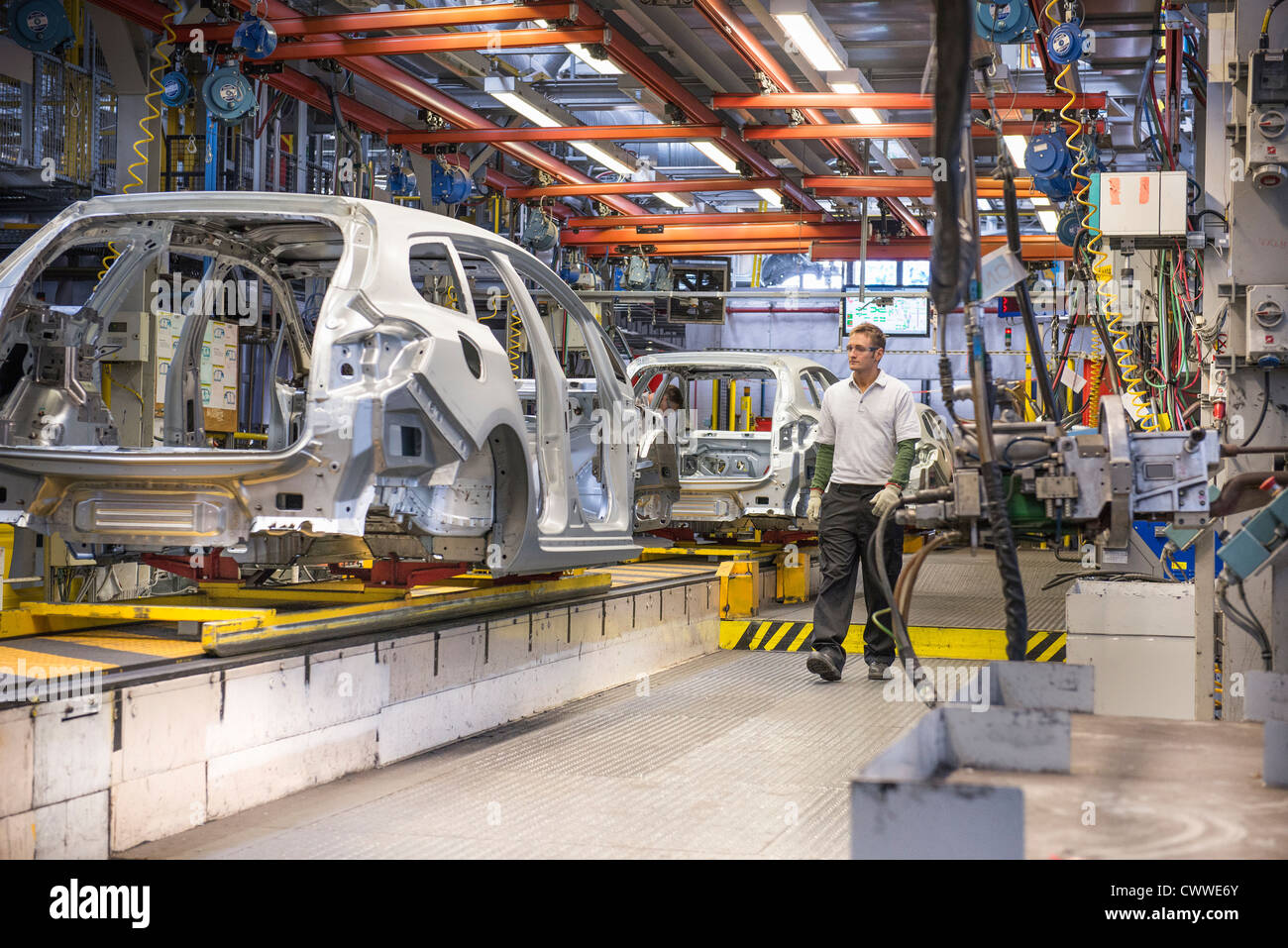 Car factory workers hi-res stock photography and images - Alamy