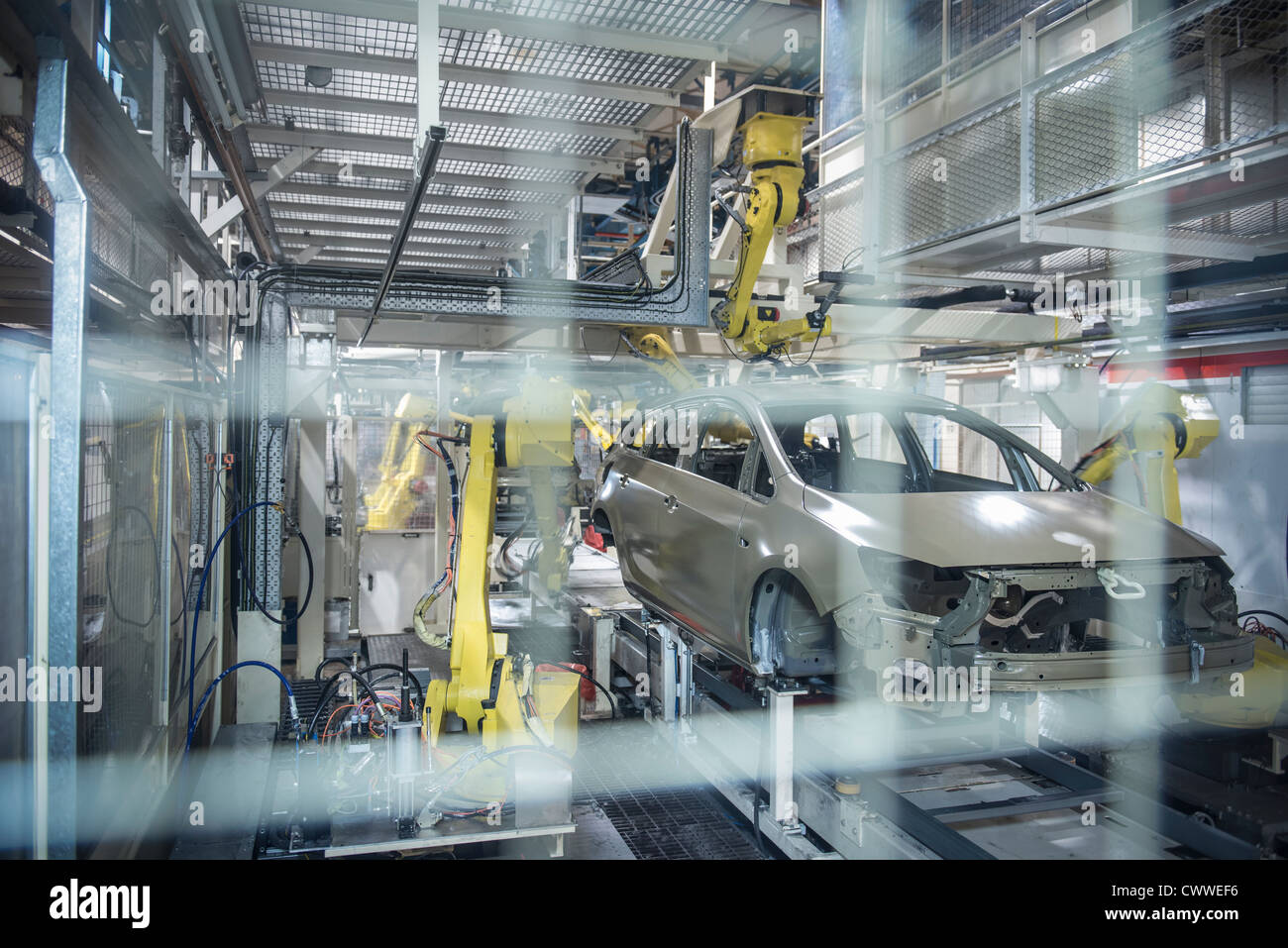 Car factory robots hi-res stock photography and images - Alamy