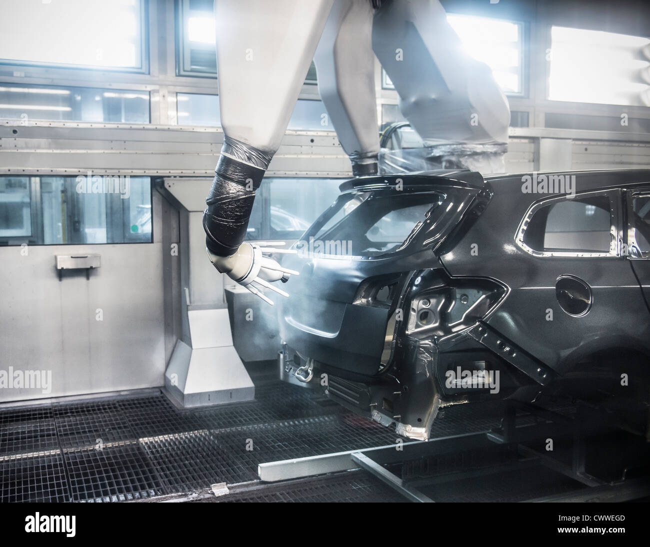 Robots painting hi-res stock photography and images - Alamy