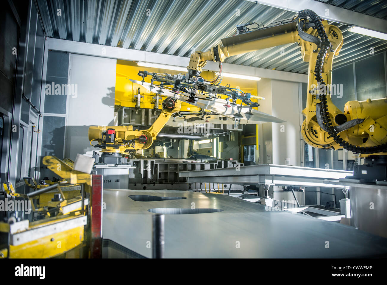 Car factory robots hi-res stock photography and images - Alamy