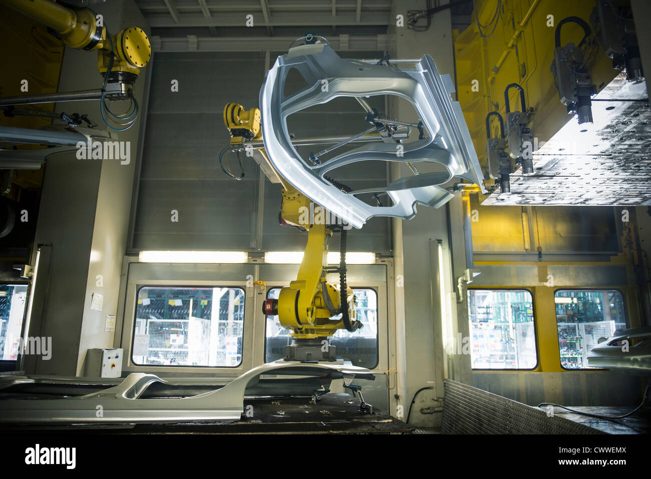 Car factory robots hi-res stock photography and images - Alamy