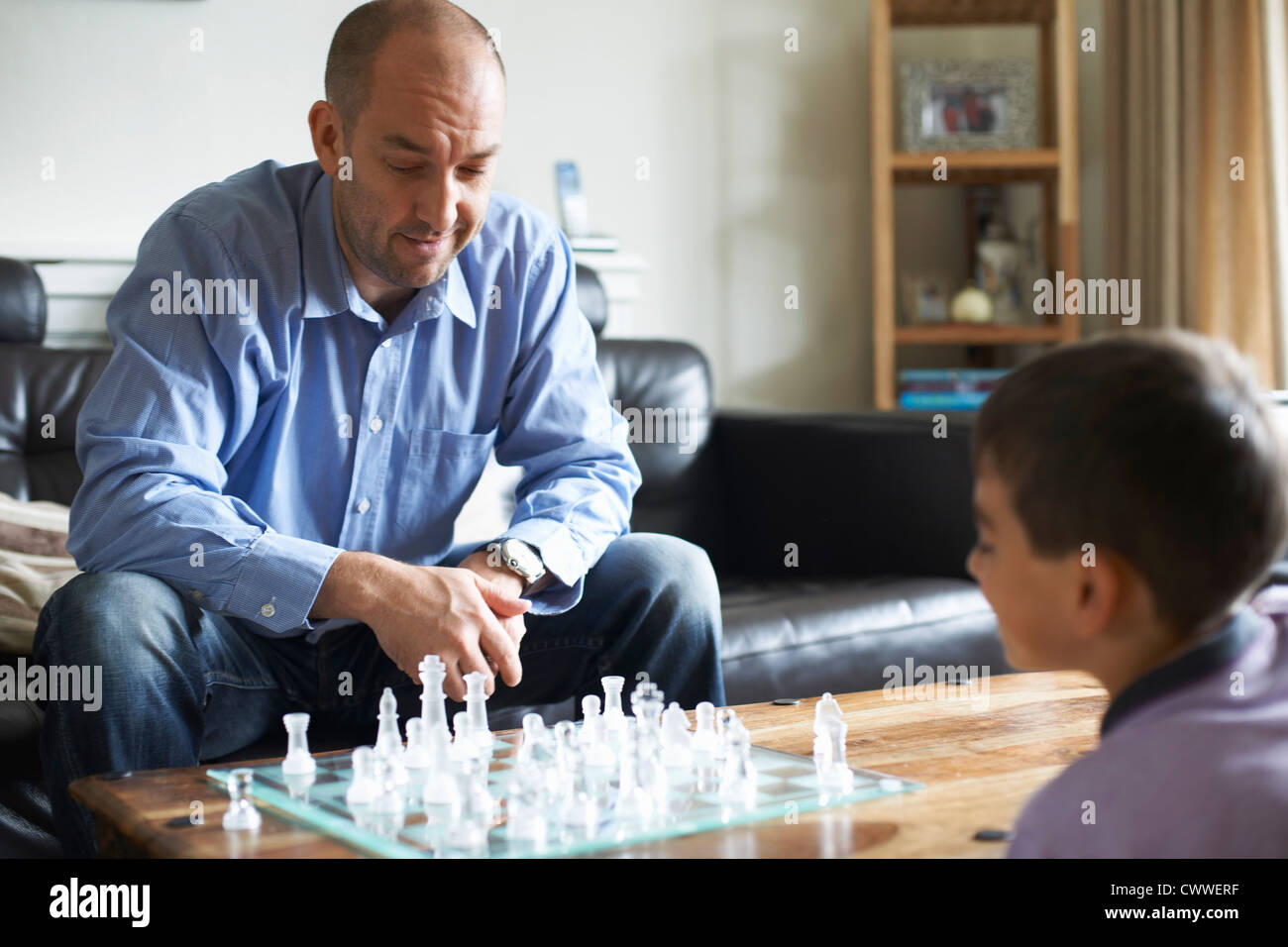 Father and son playing chess together Stock Photo - Alamy