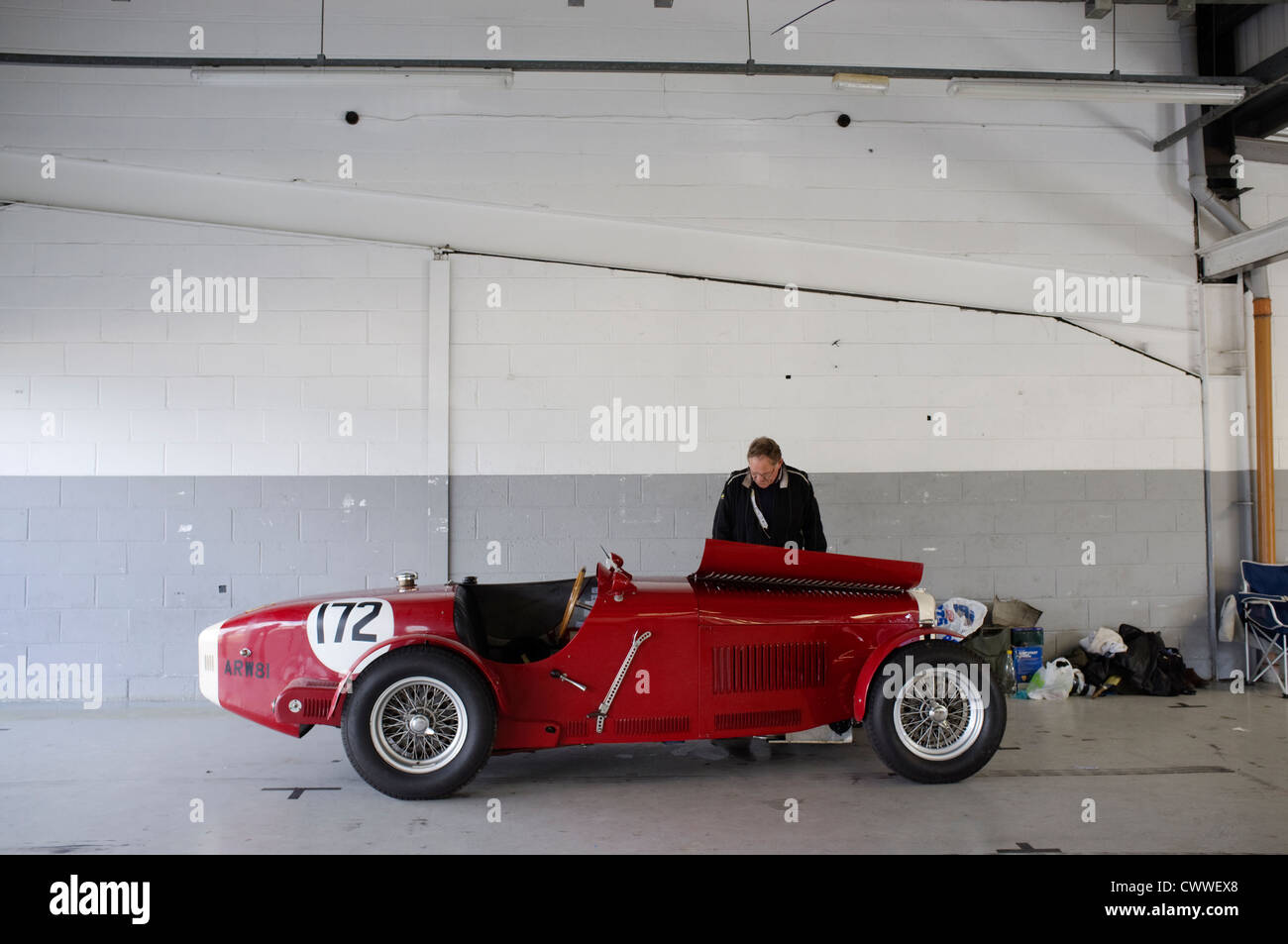 Mechanic Garage Pits Stock Photos & Mechanic Garage Pits Stock Images ...