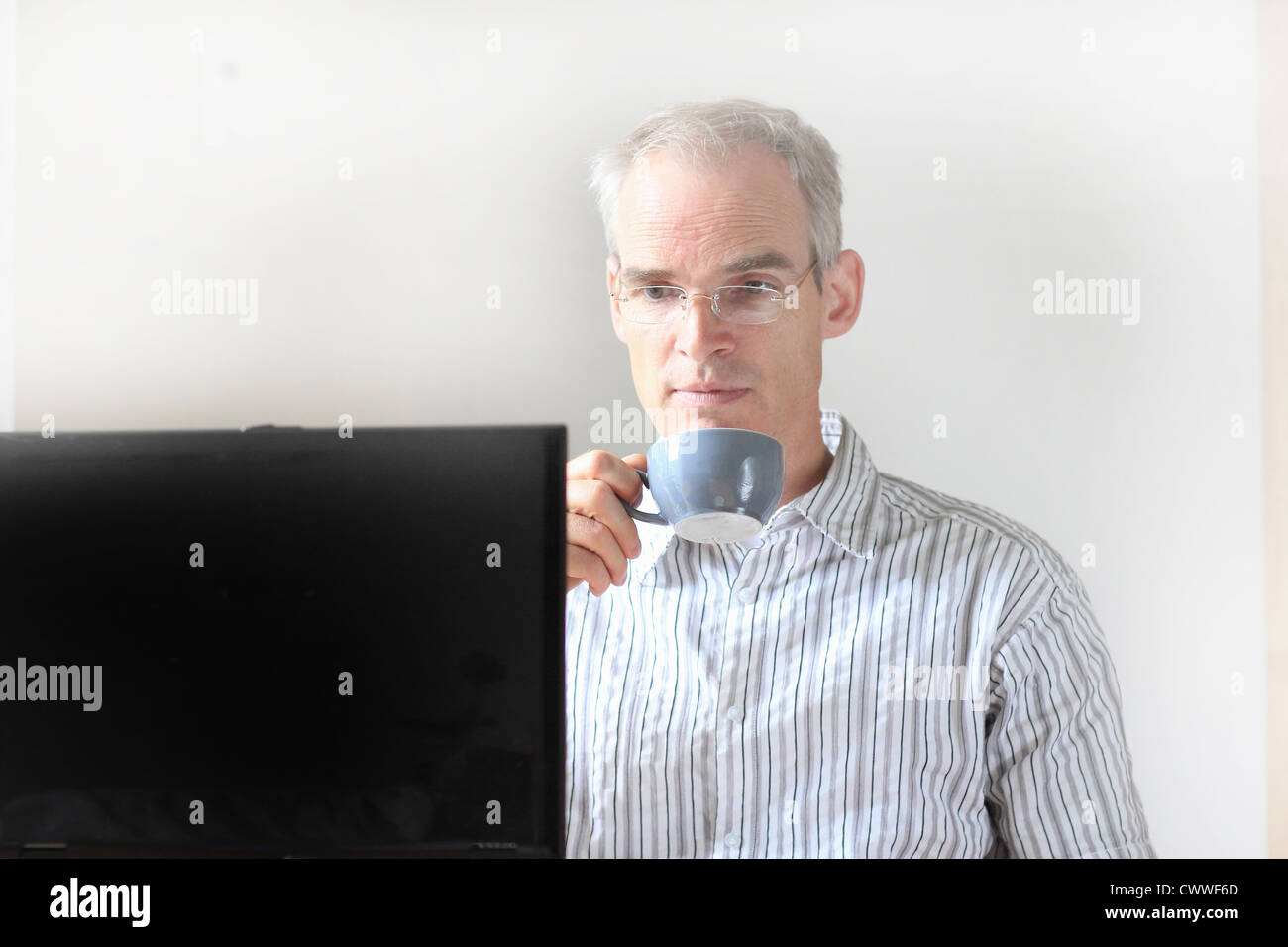 Coffee drinker and computer hi-res stock photography and images - Alamy