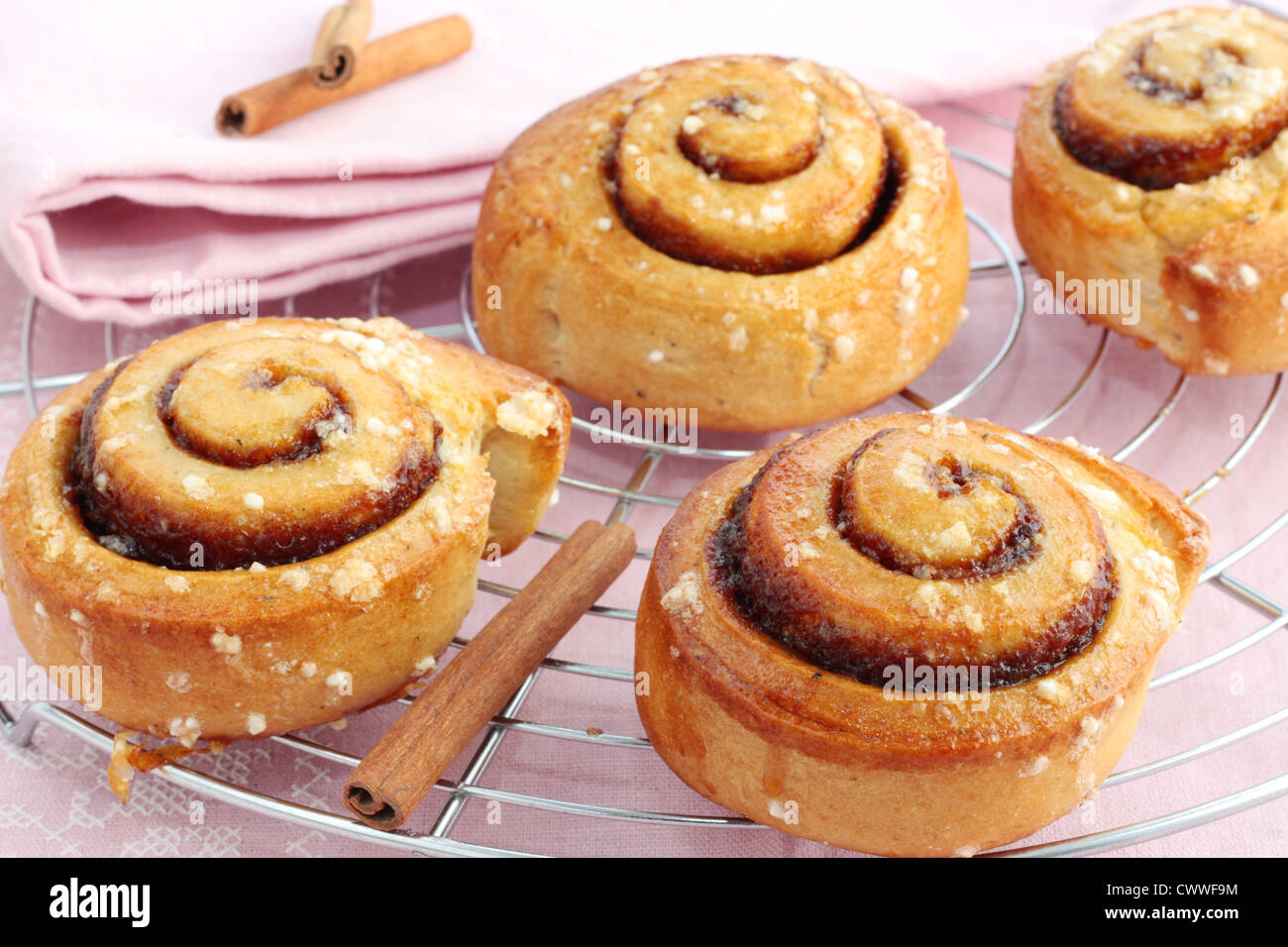 Cinnamon rolls hi-res stock photography and images - Alamy