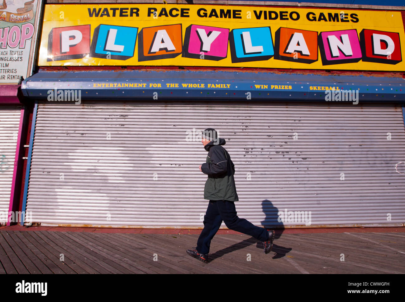Man running on coney island hi-res stock photography and images - Alamy