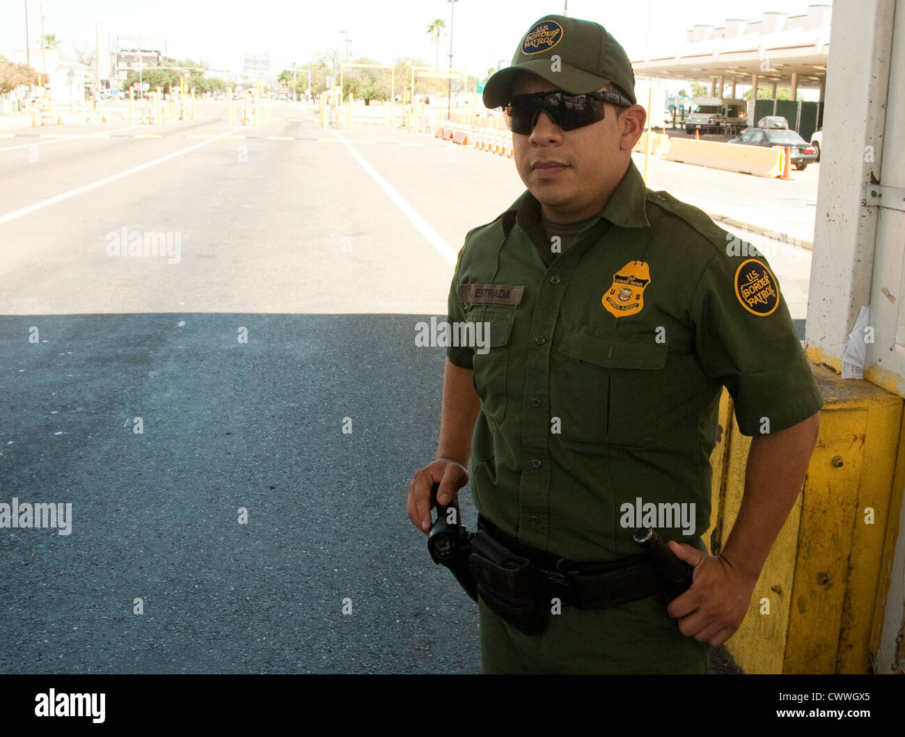 U.S Customs and Border Protection inspect cars, ask for documentation ...