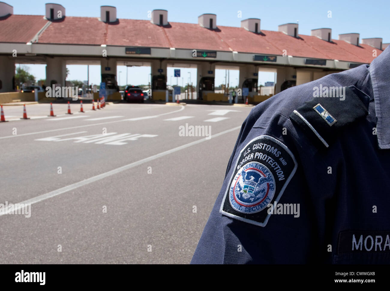 U.S Customs and Border Protection inspect cars, ask for documentation ...