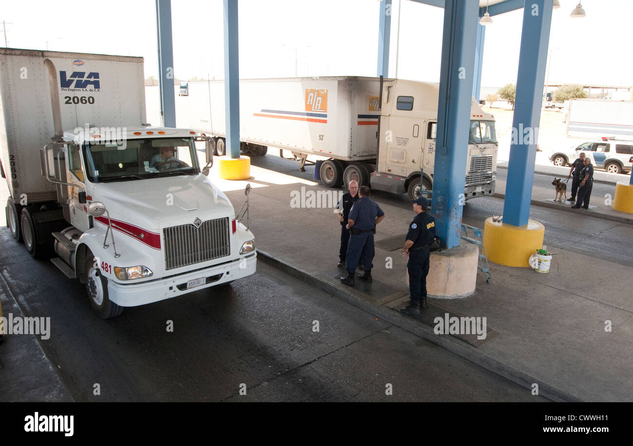 Texas on the world trade bridge hi-res stock photography and images - Alamy