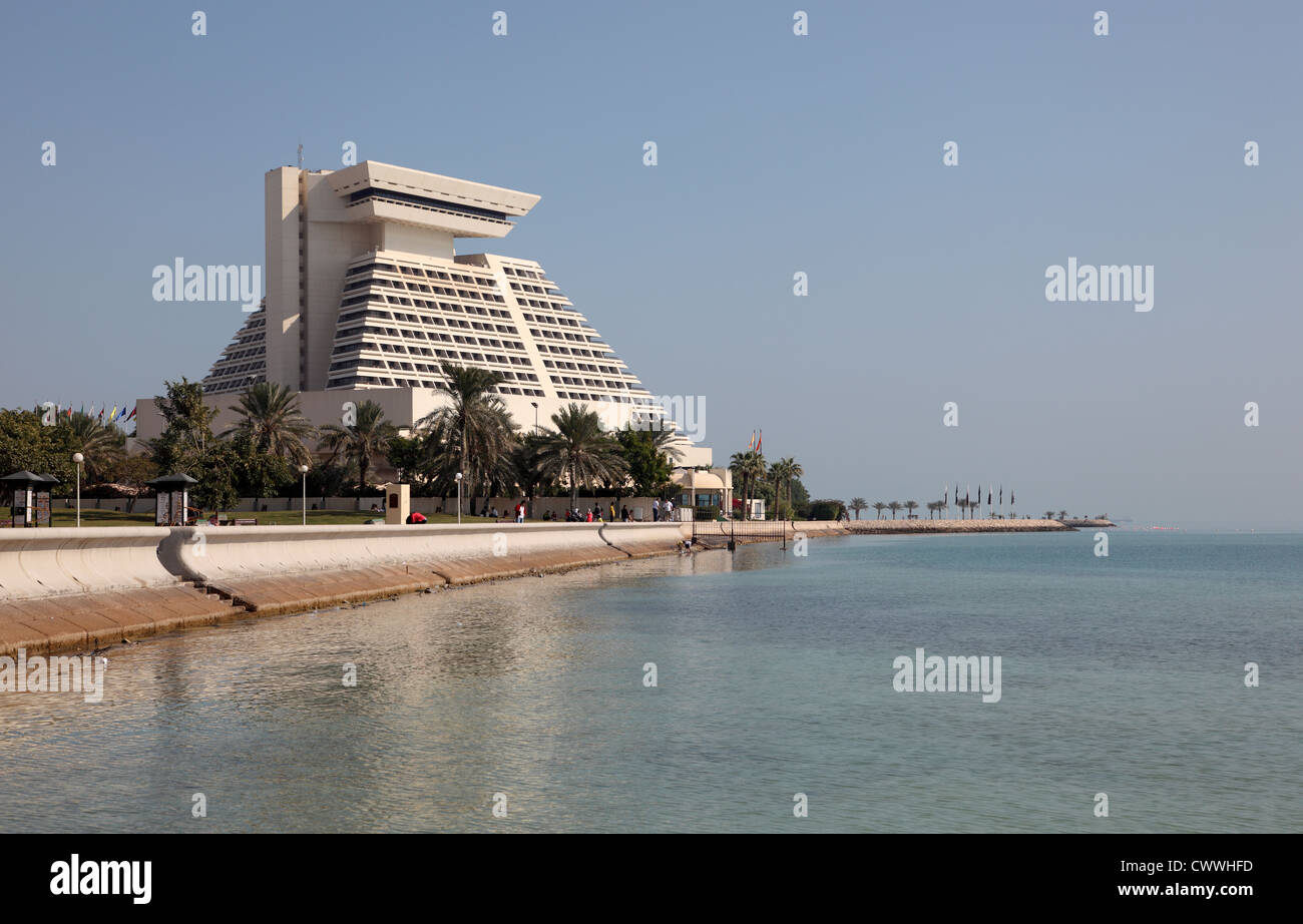 The Sheraton Hotel in Doha. Qatar, Middle East Stock Photo - Alamy