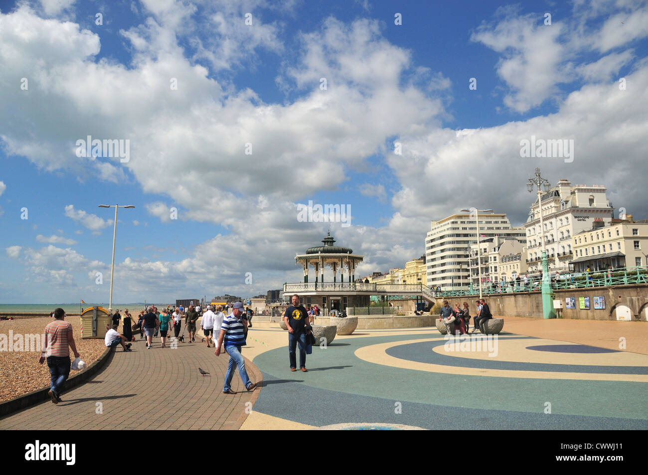 Hove seafront summer hi-res stock photography and images - Alamy