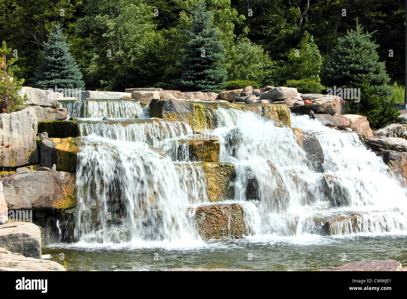 Falling water over rocks hi-res stock photography and images - Alamy