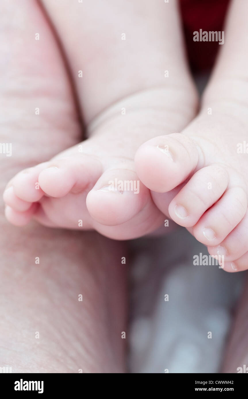 baby feet, fingers and skin detail Stock Photo - Alamy