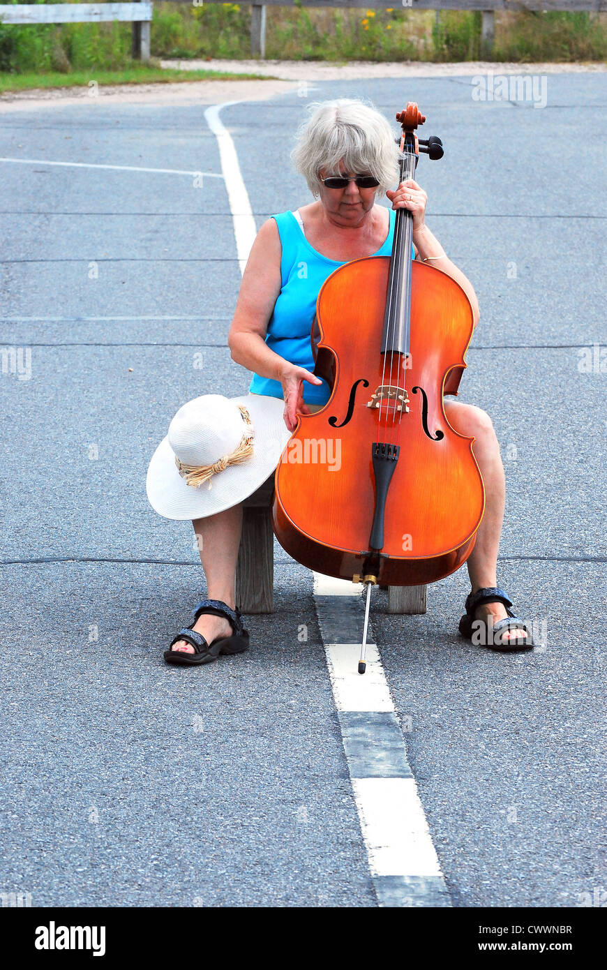 Female cellist performing Stock Photo - Alamy