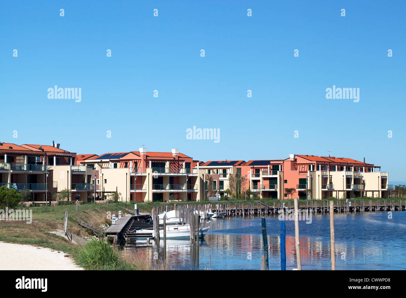 Pier houses hi-res stock photography and images - Alamy