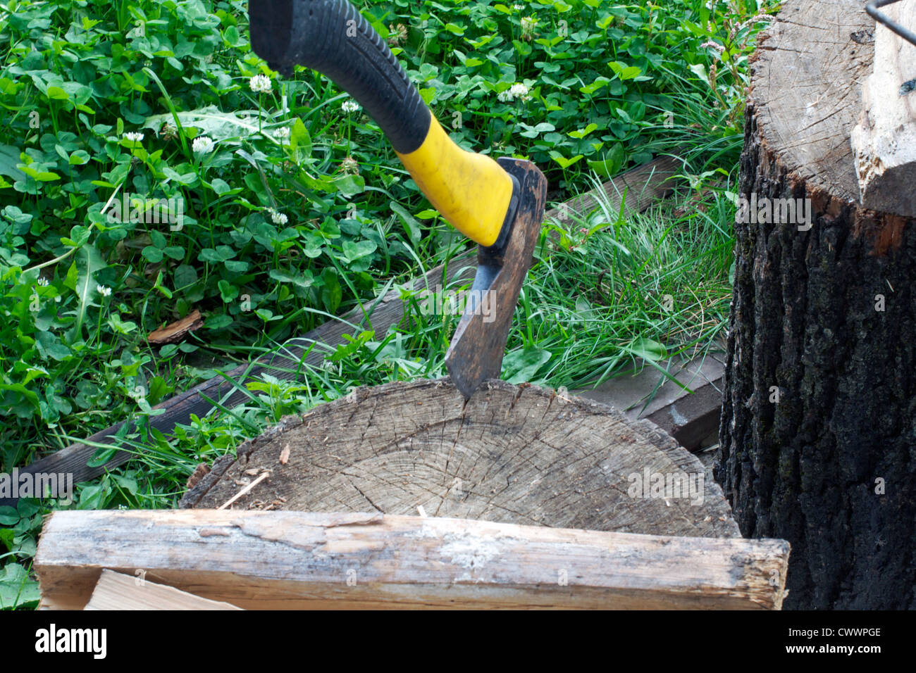 Axe and wood hi-res stock photography and images - Alamy