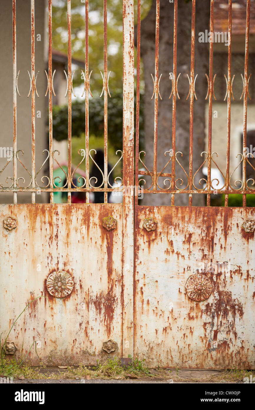 Old rusty metal gate hi-res stock photography and images - Alamy