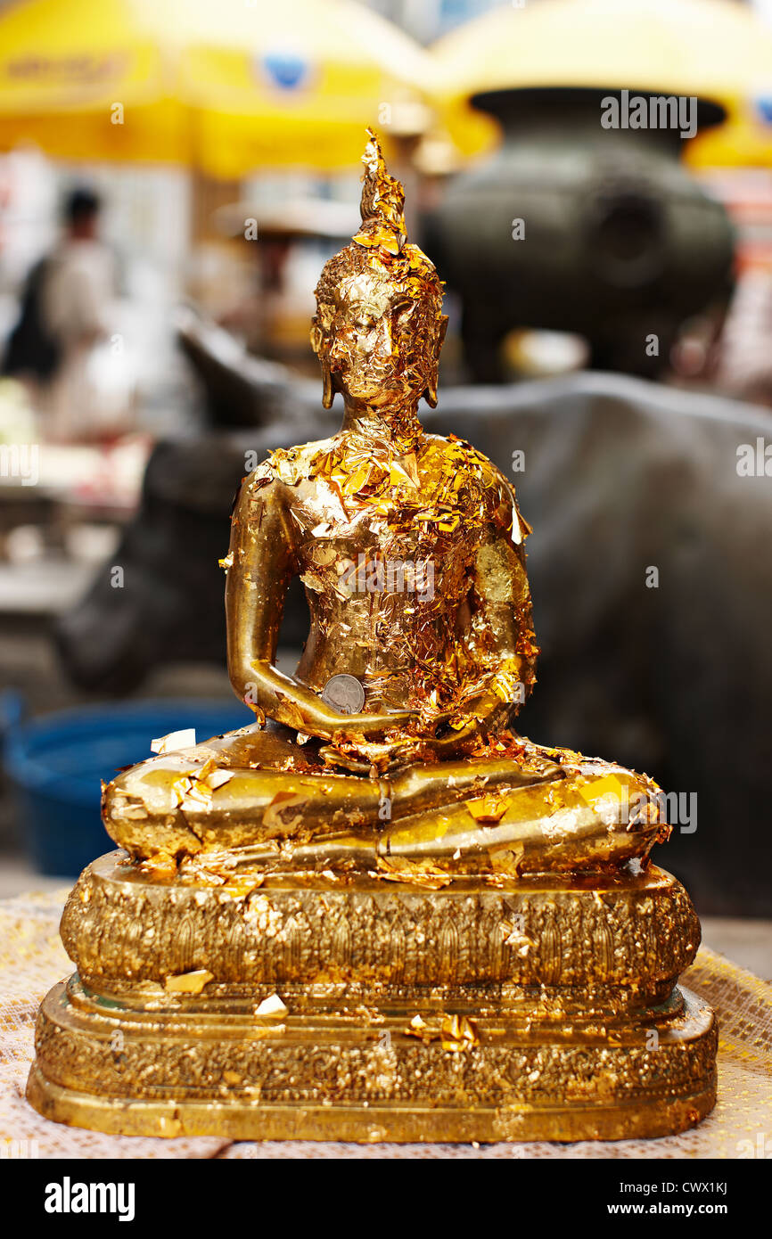 Gold statue hi-res stock photography and images - Alamy