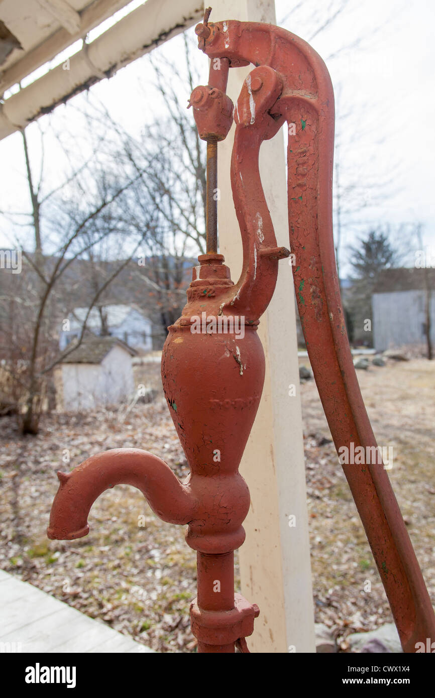 An Old Fashioned Hand Water Pump Stock Photo - Alamy