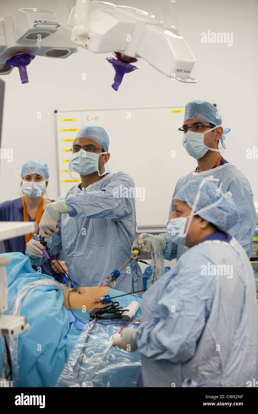 Laparascopic surgery to remove a gall bladder Stock Photo - Alamy