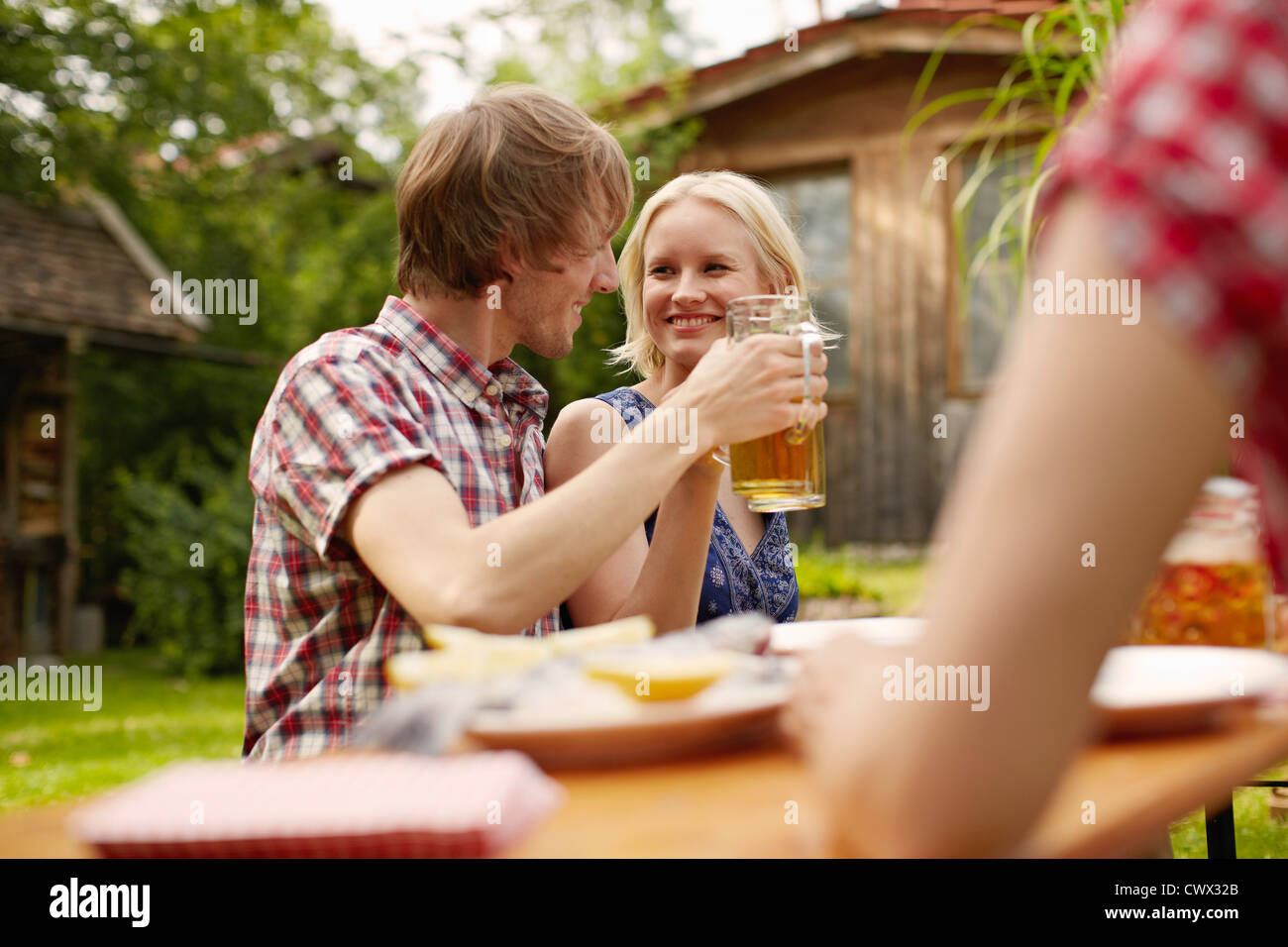 Dining outside outdoors exterior hi-res stock photography and images ...