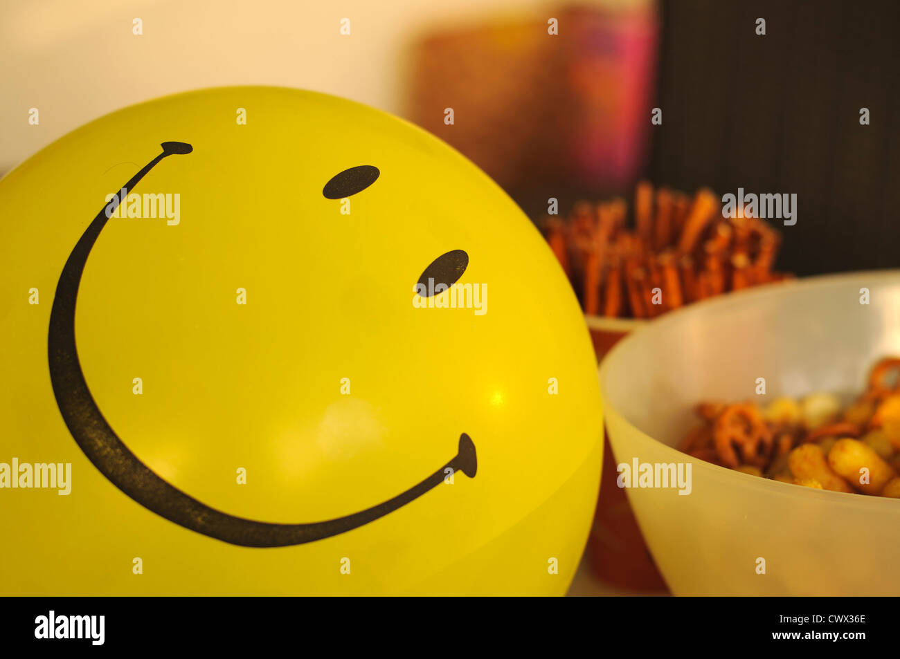 Kids with balloons and snacks hi-res stock photography and images - Alamy