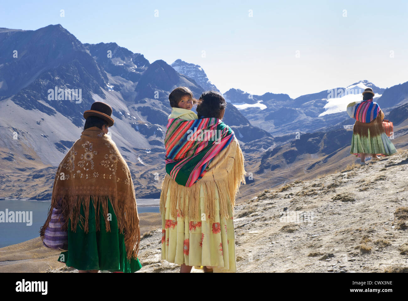 Bolivian woman in traditional dress hi-res stock photography and images ...