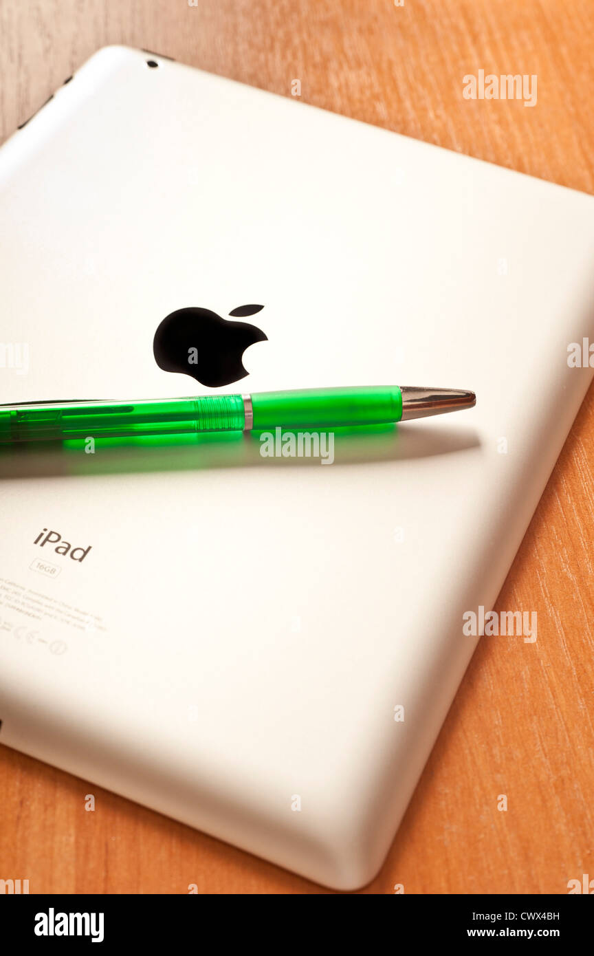 Pen logo hi-res stock photography and images - Alamy