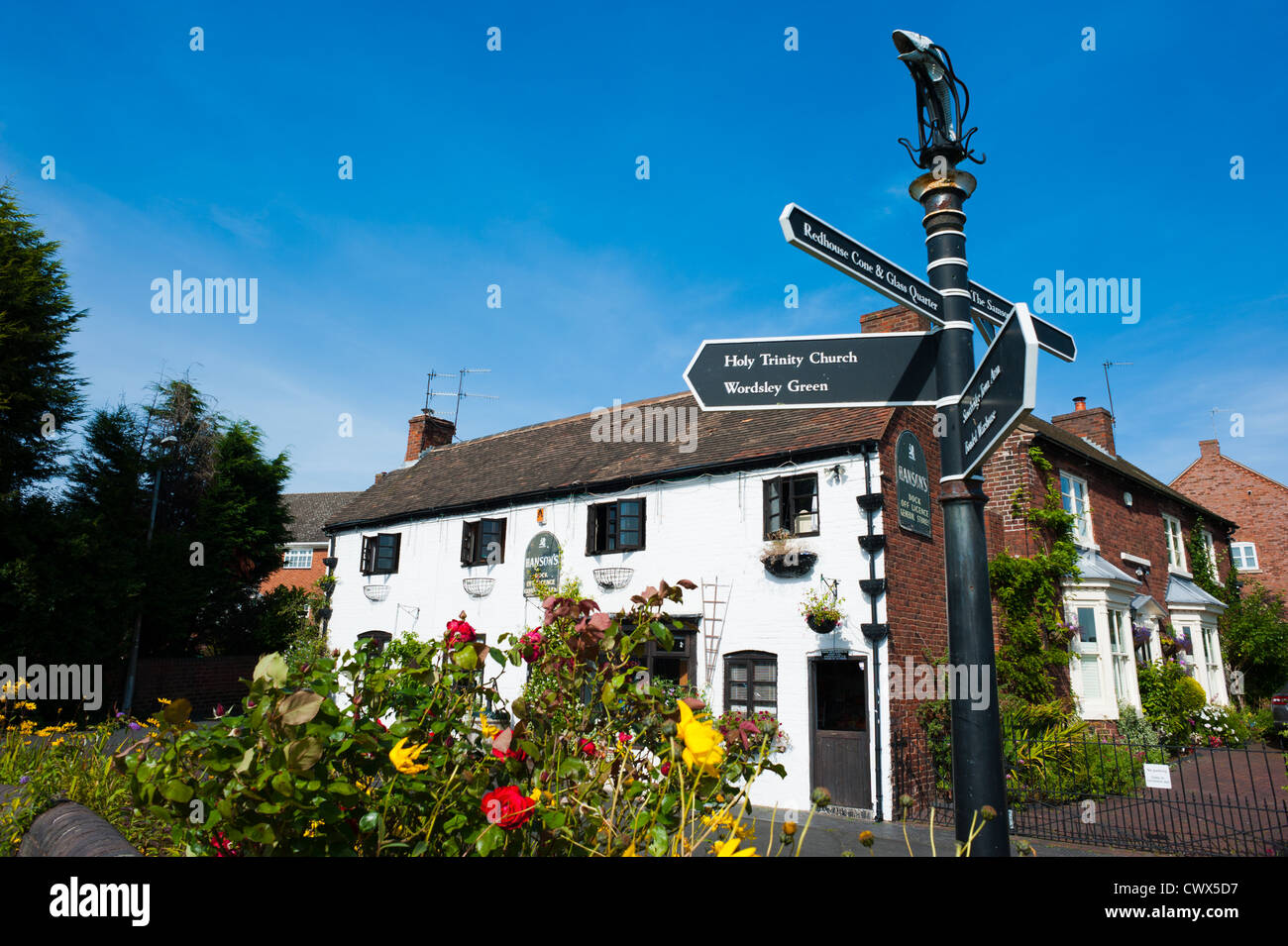 Hanson's dock off licence general store, Stourbridge canal, Wordsley ...