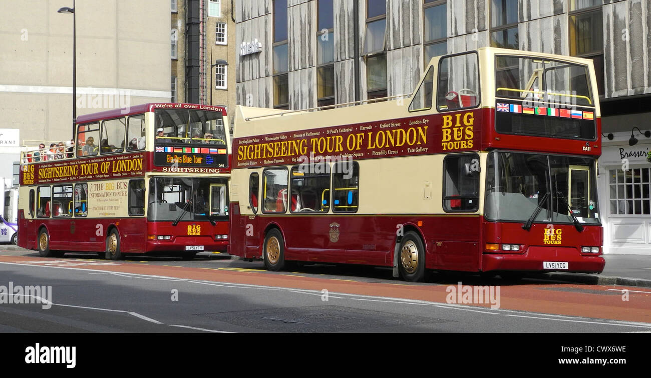 Open top buses hi-res stock photography and images - Alamy
