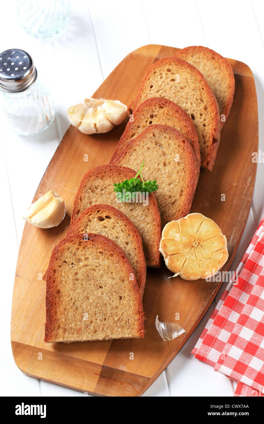 Slices of pan fried bread with garlic Stock Photo - Alamy