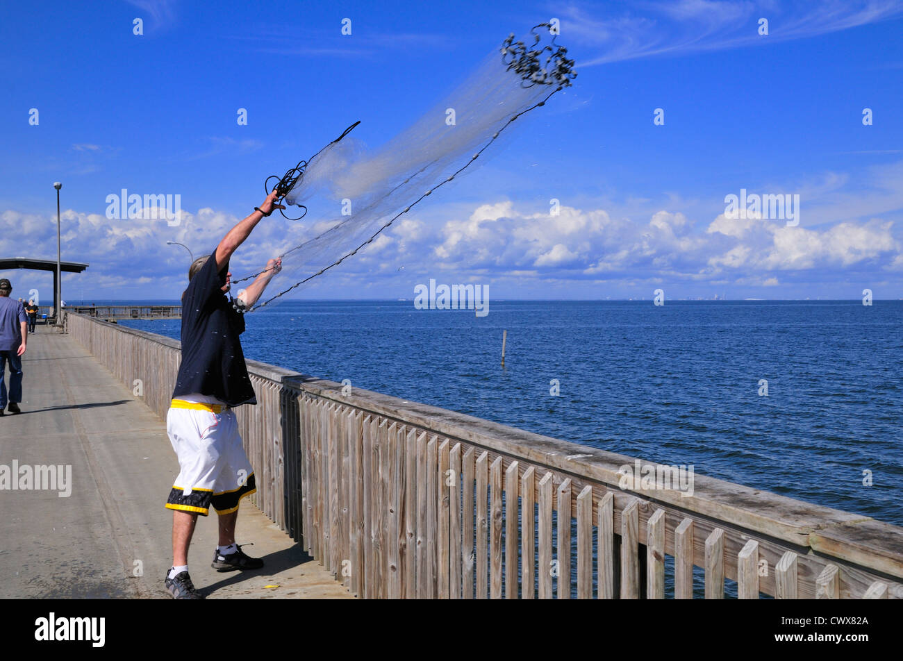 Fisherman throwing net hi-res stock photography and images - Alamy