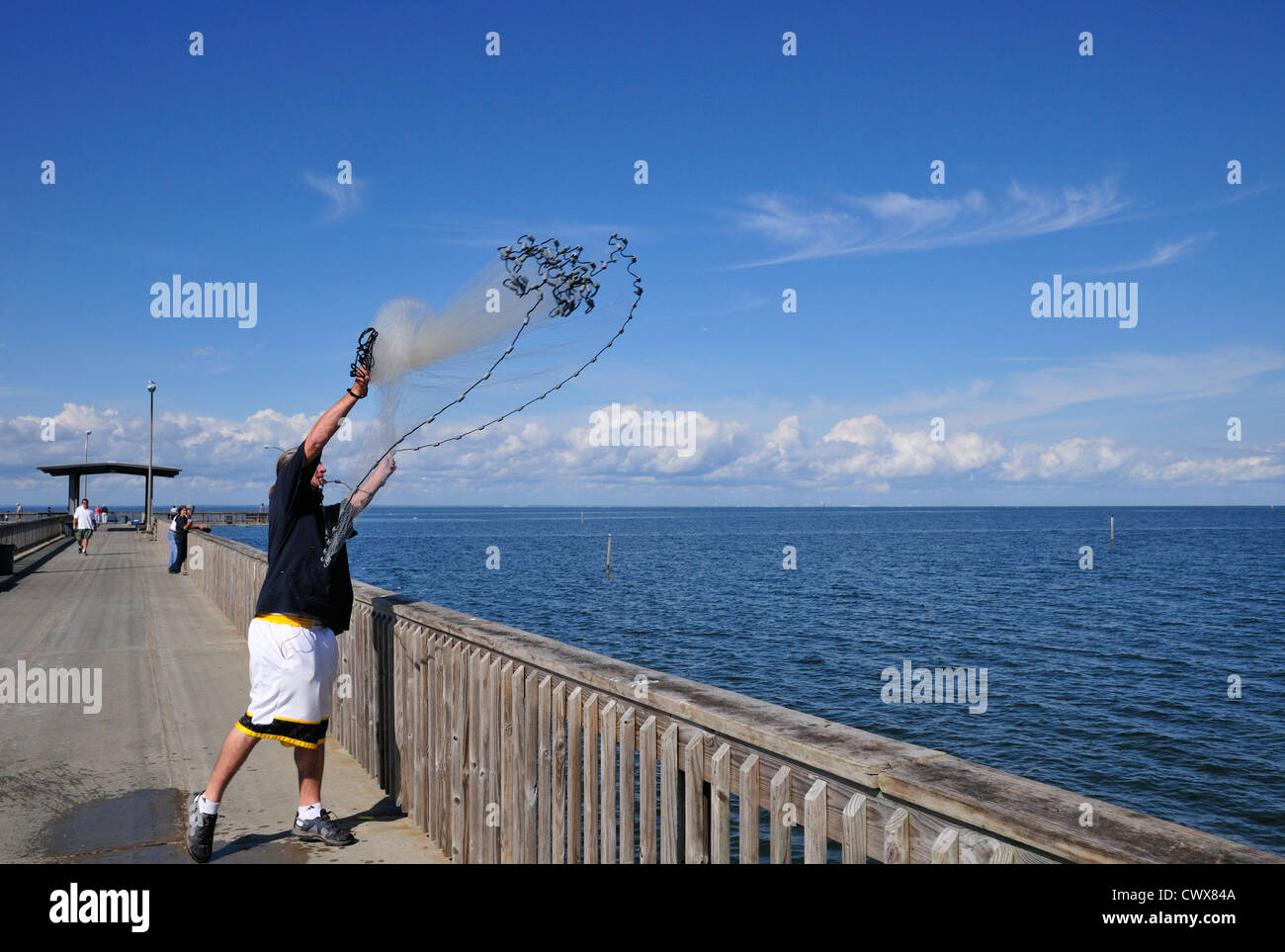Fisherman throwing net hi-res stock photography and images - Alamy