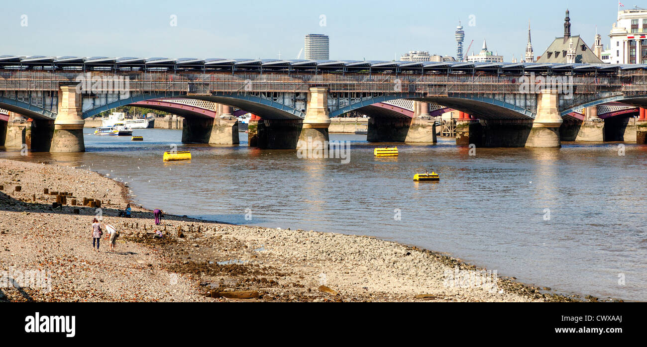 Blackfriars Bridge - The new solar-powered railway station/bridge from ...