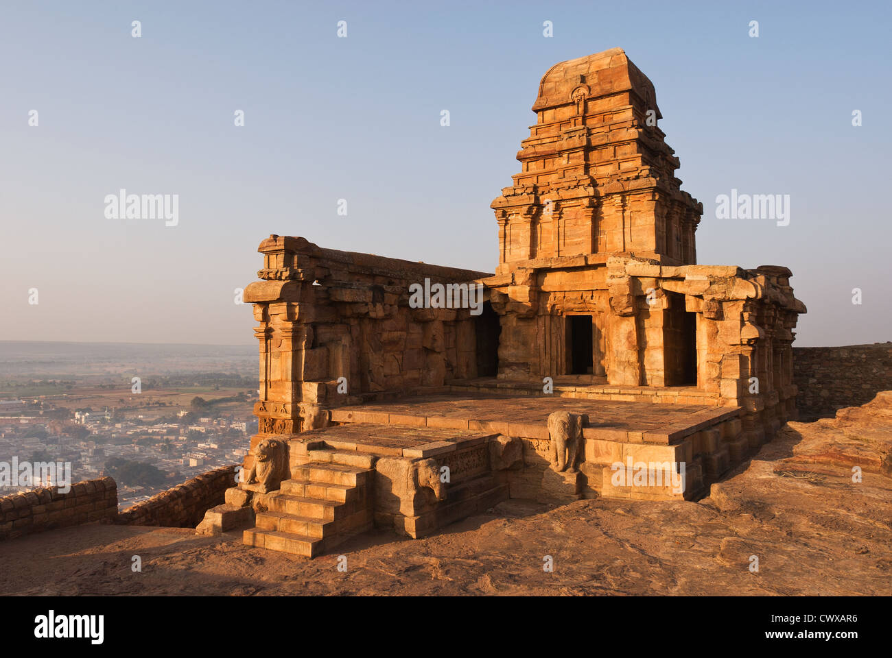 Shivalaya hi-res stock photography and images - Alamy