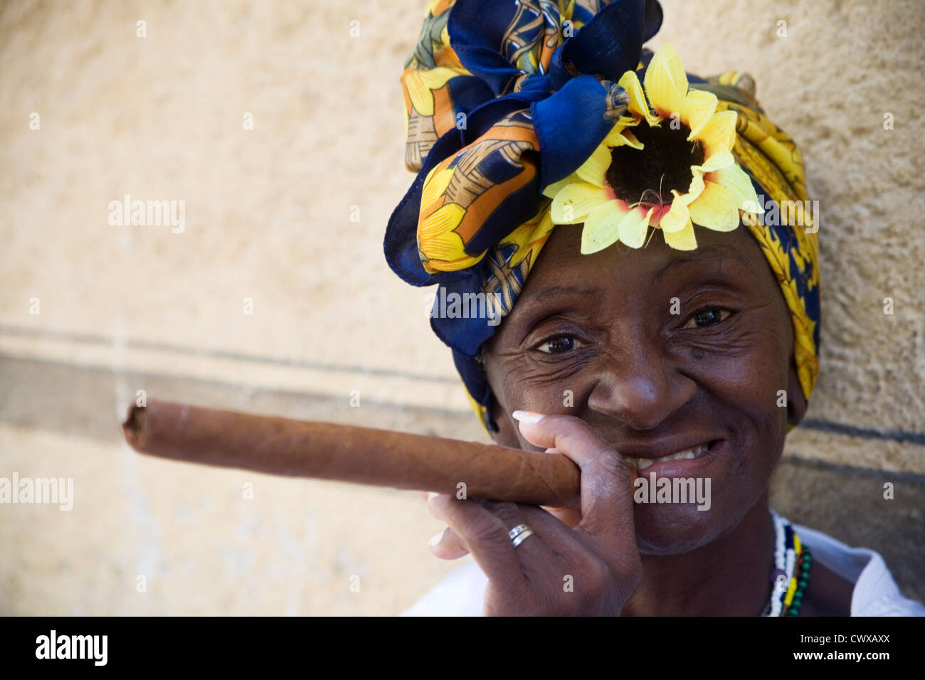 Women smoking cigars hi-res stock photography and images - Alamy