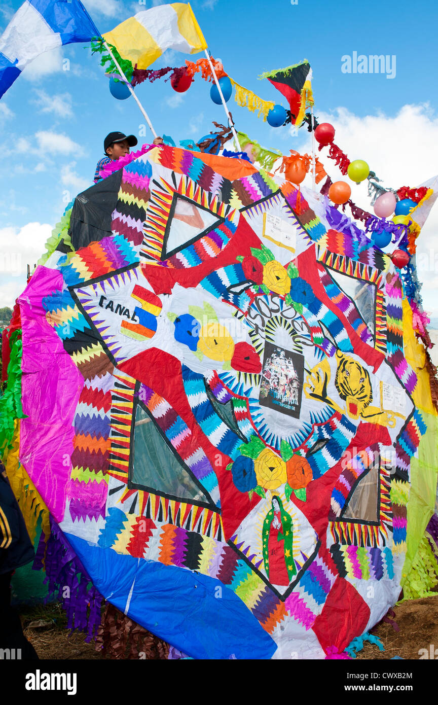 Dia de los muertos kite festival hi-res stock photography and images ...
