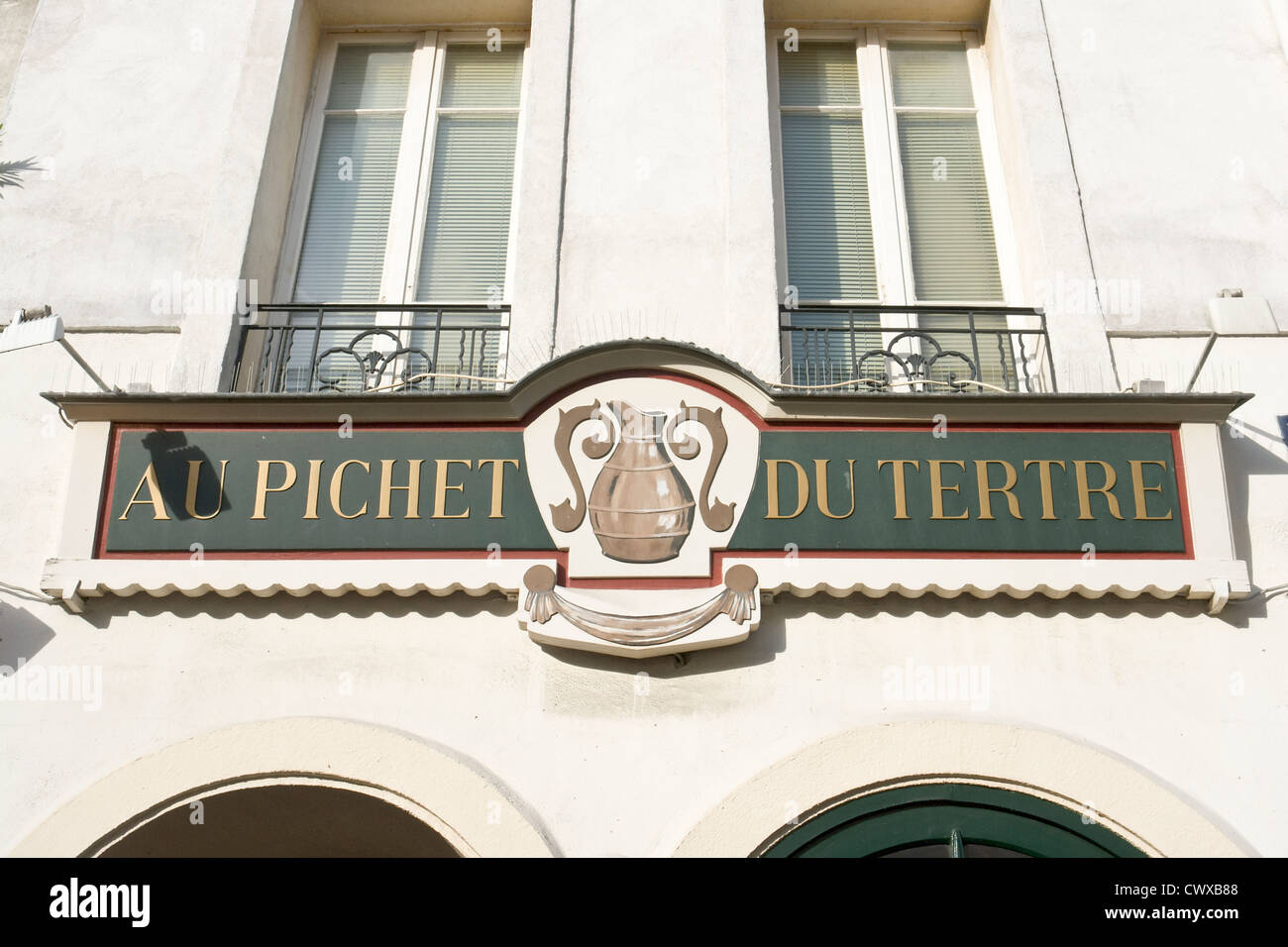Restaurant sign, Montmartre, Paris Stock Photo - Alamy