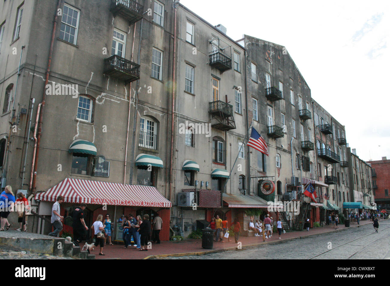 savannah georgia ga river street storefront Stock Photo - Alamy
