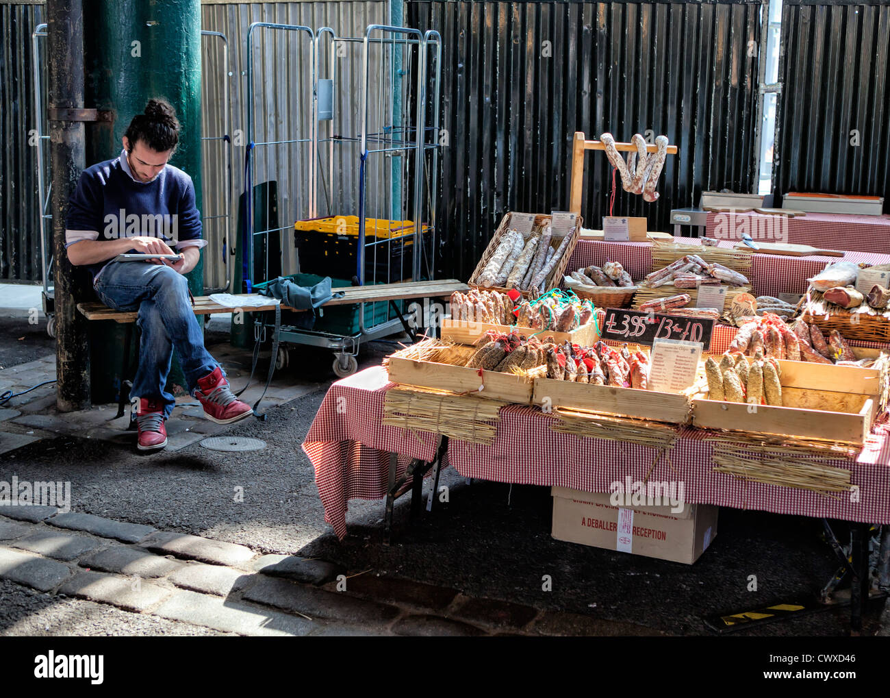 Man using i pad hi-res stock photography and images - Alamy