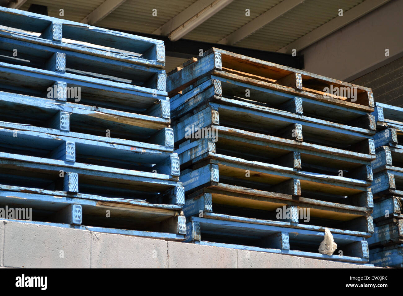 Stacks of blue wood pallets Stock Photo - Alamy