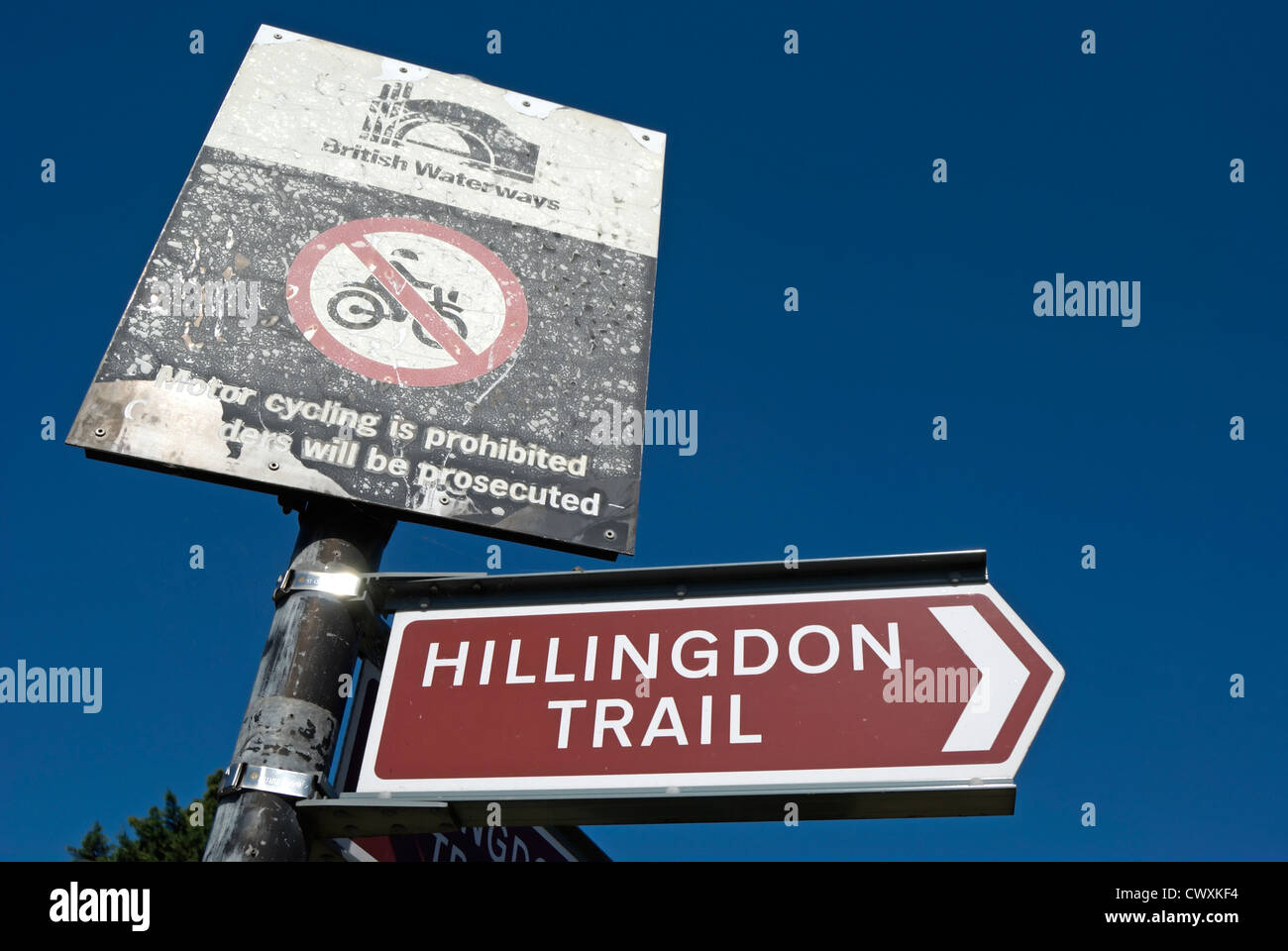 sign for the hillingdon trail adjacent to british waterways no cycling ...