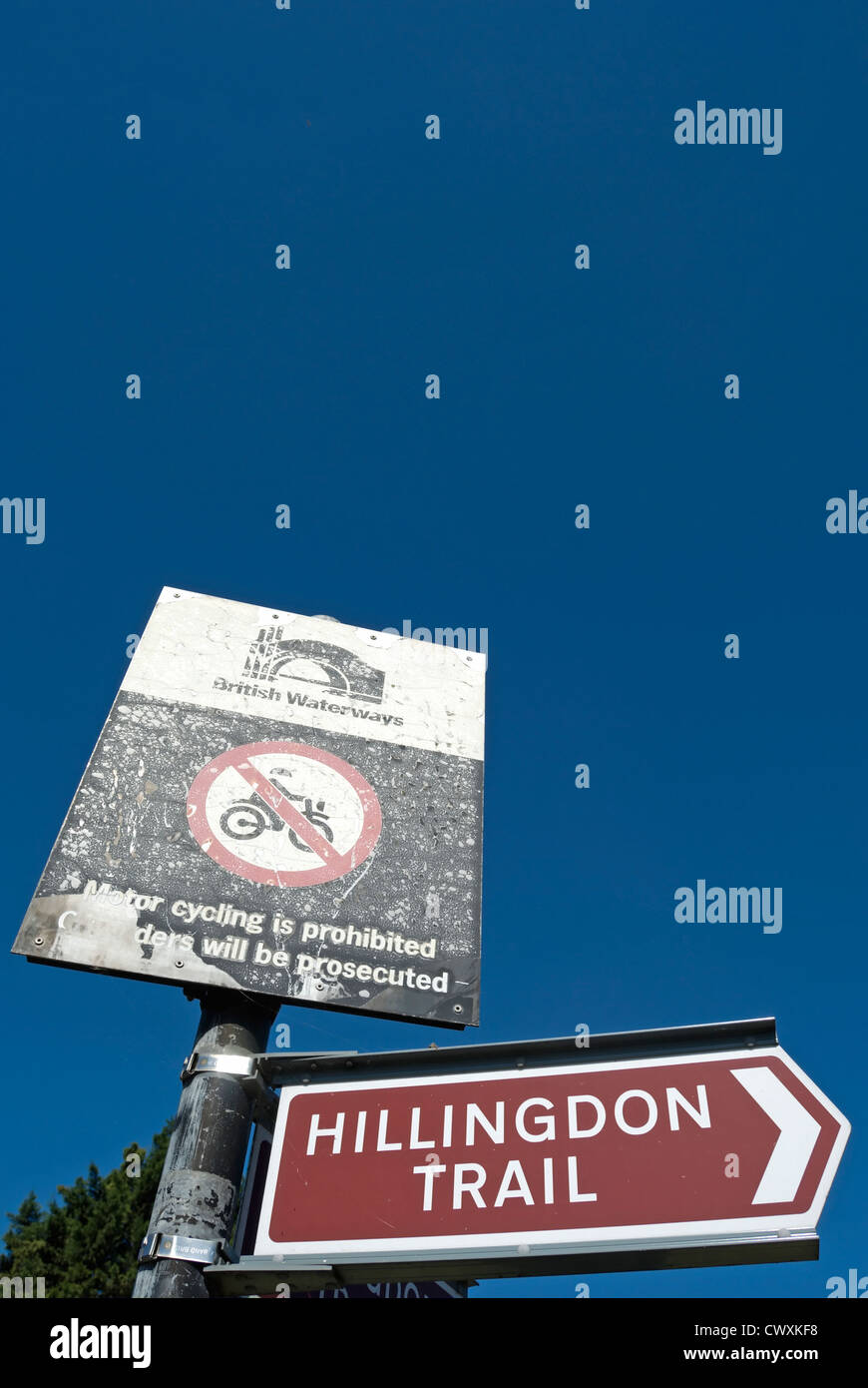 sign for the hillingdon trail adjacent to british waterways no cycling ...