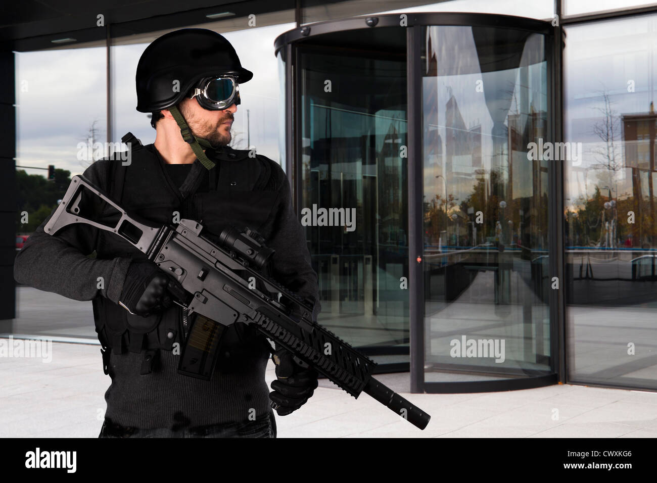 Military defending a business building Stock Photo - Alamy