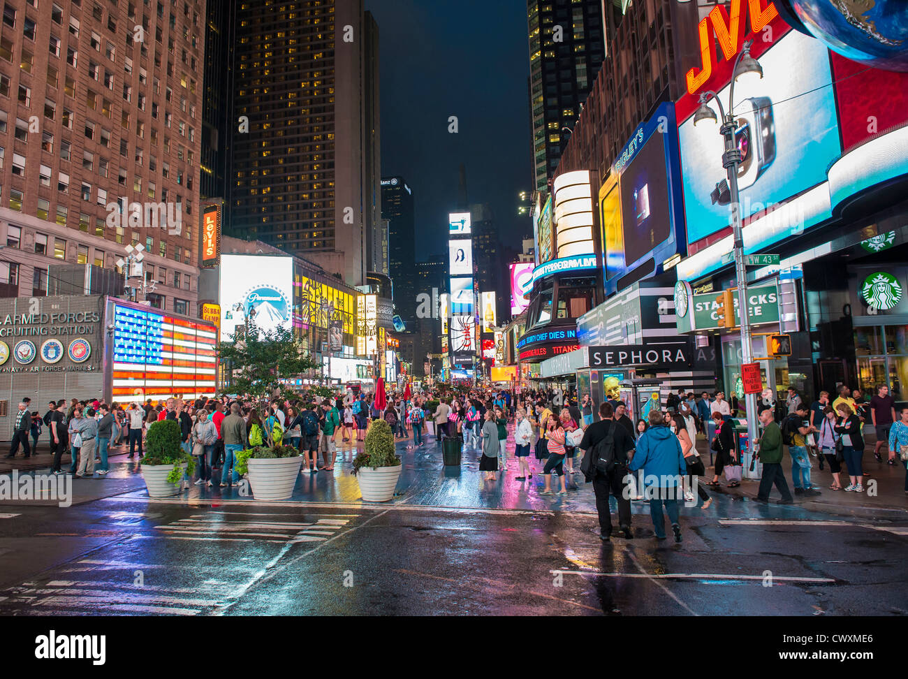 The Times Square at night Stock Photo - Alamy