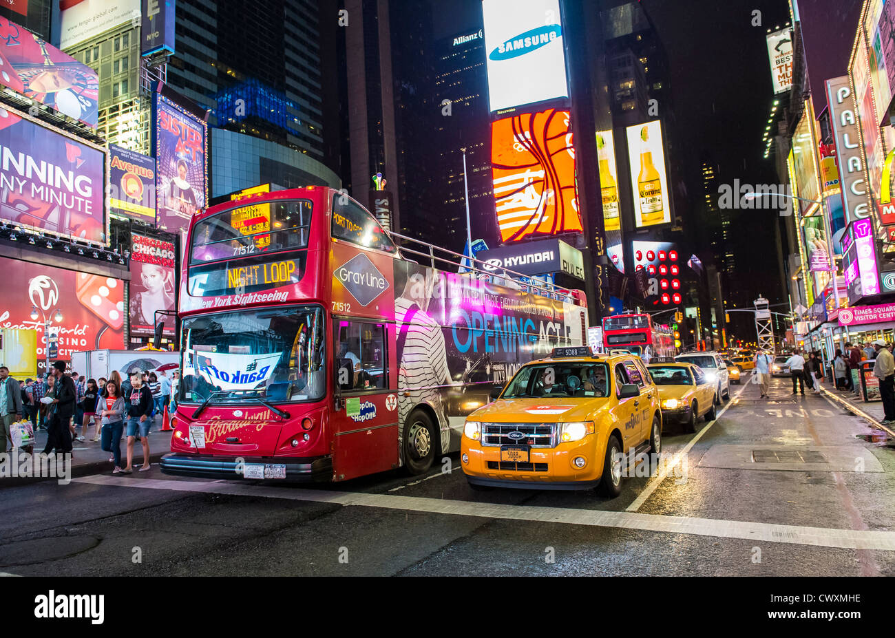 The Times Square at night Stock Photo - Alamy