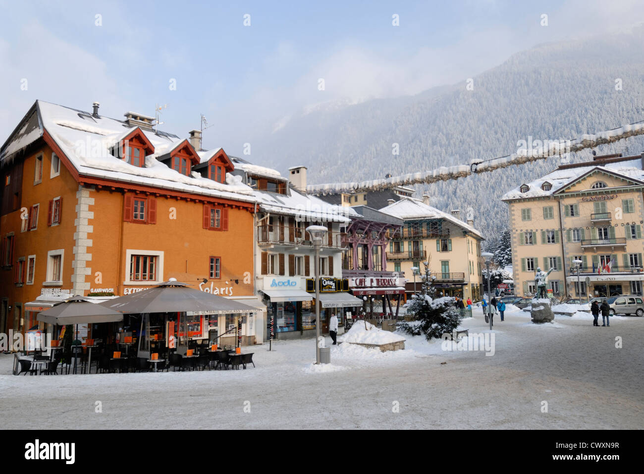 Chamonix winter houses hi-res stock photography and images - Alamy