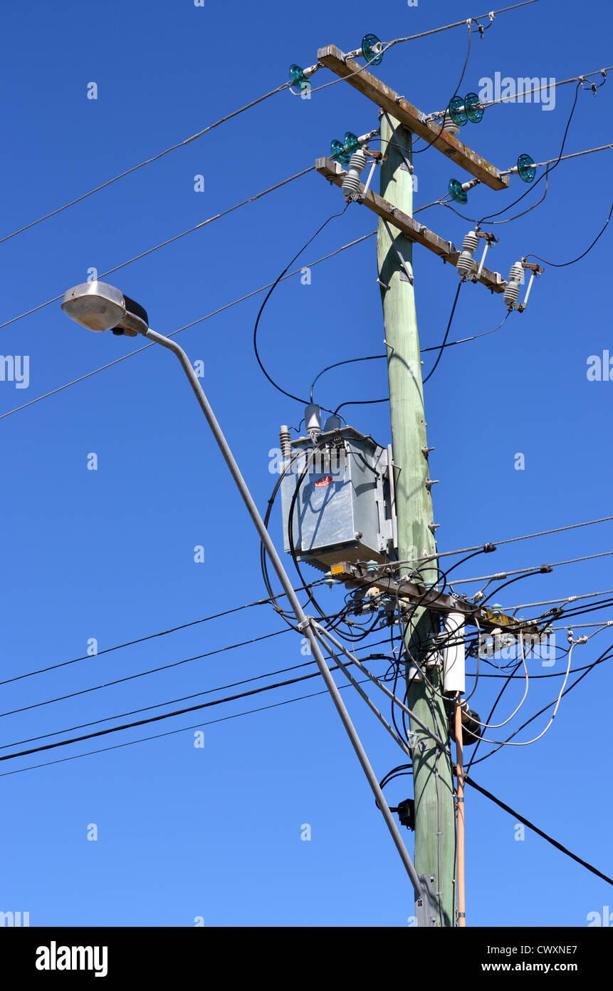 Street light power cable pole hi-res stock photography and images - Alamy