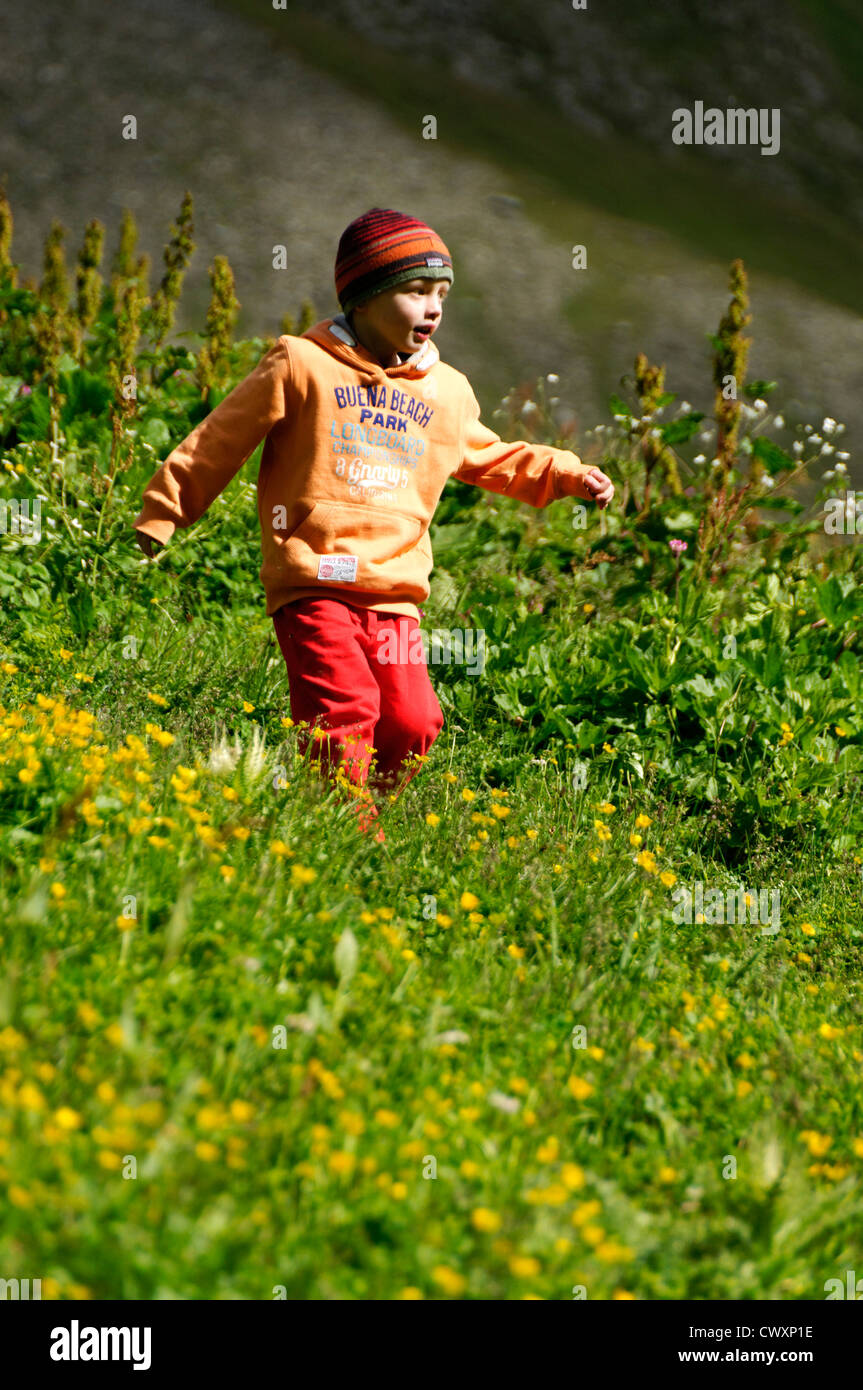 A young boy running through long grass Stock Photo - Alamy