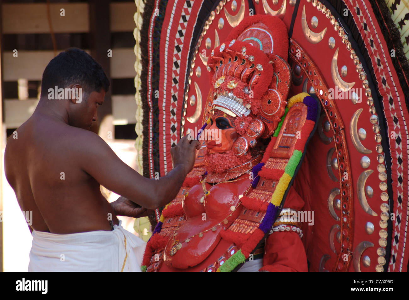 Theyyam an ancient ceremonial dance of northern kerala invoking gods ...